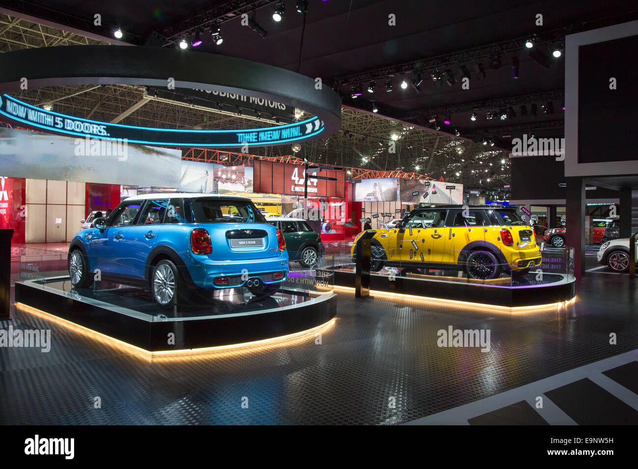 Mini cooper 5 door hi-res stock photography and images - Alamy