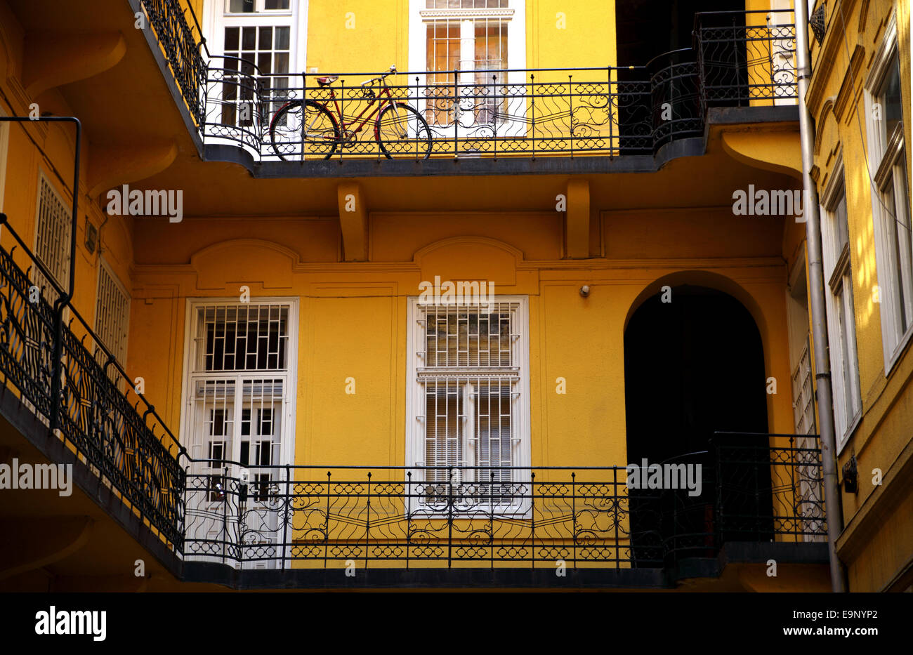 Yellow courtyard hi-res stock photography and images - Alamy