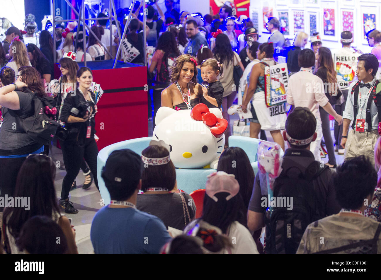 Los Angeles, California, USA. 30th Oct, 2014. Fans pose with a Hello ...