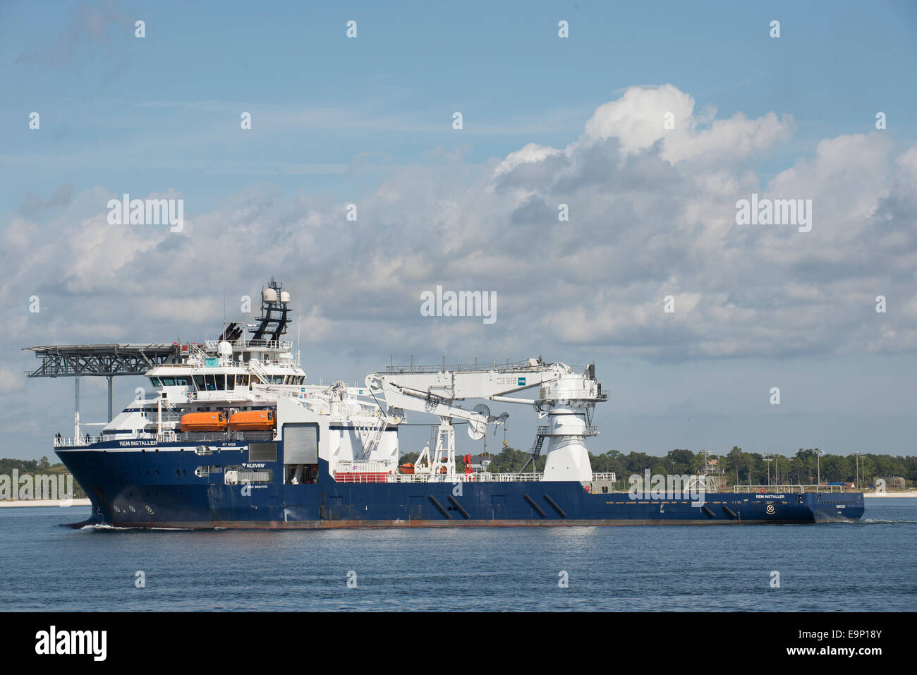 Rem Installer a multipurpose subsea ship underway on Pensacola Bay ...