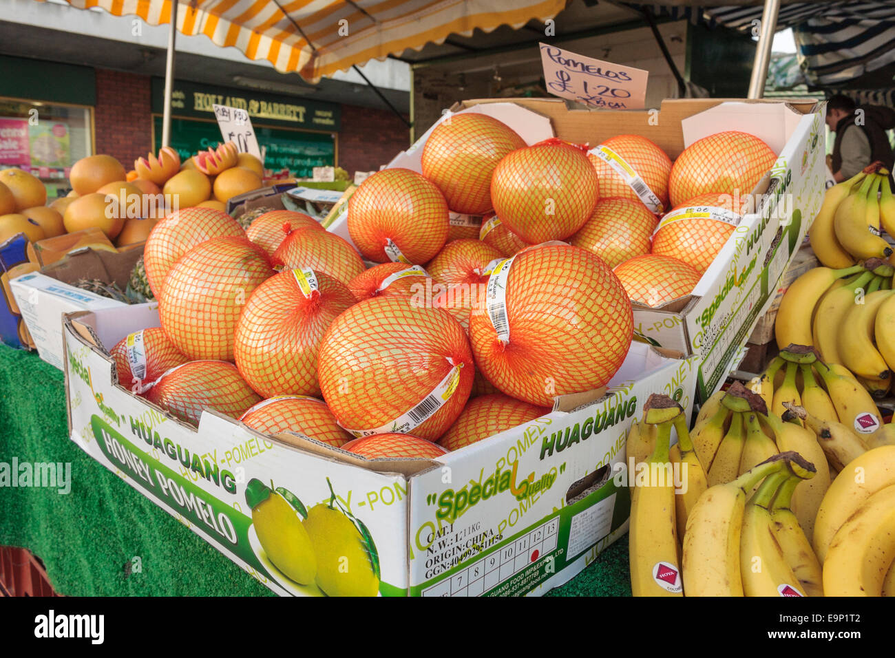 Box of pomelos, or citrus maxima, sitting on a market stall Stock Photo ...