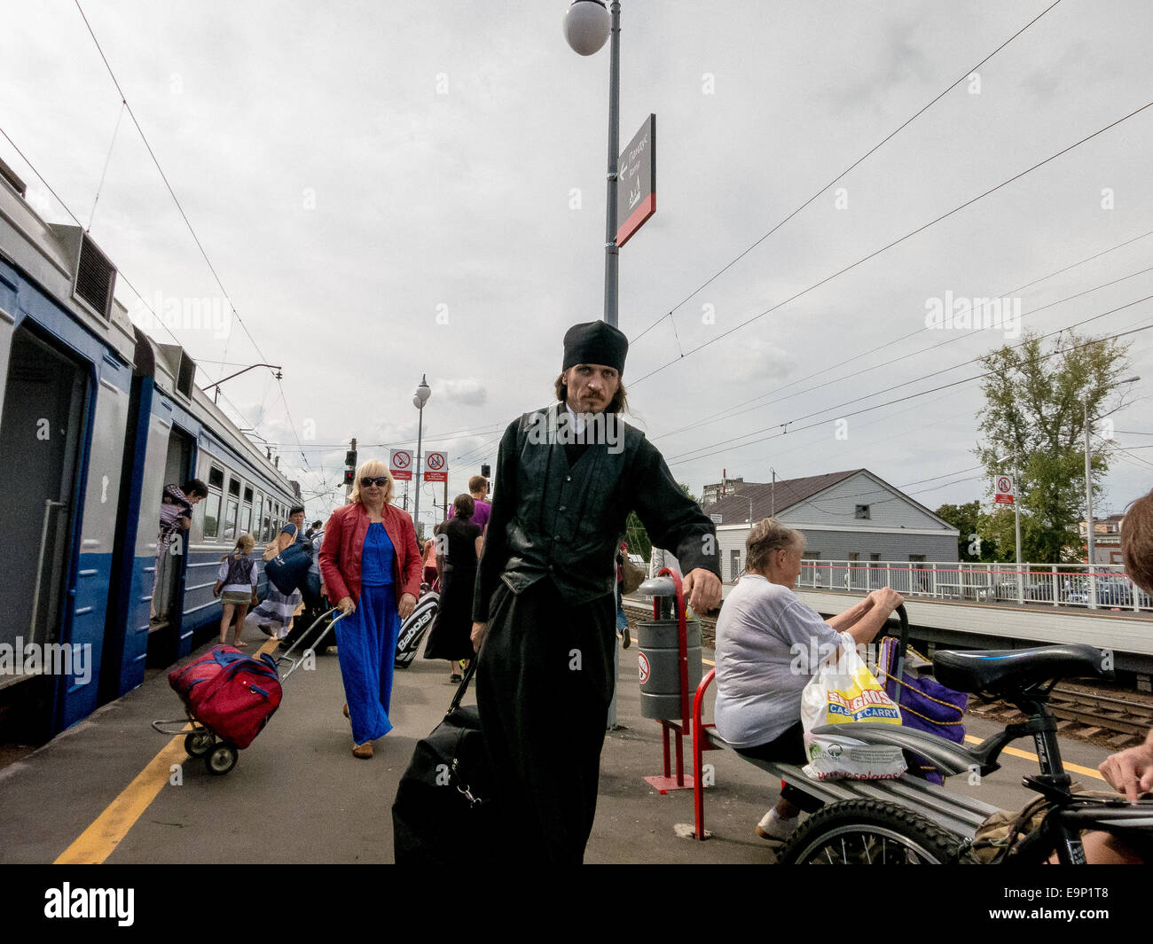 An Orthodox monk leaving the train from Moscow in Sergiev Posad Stock ...