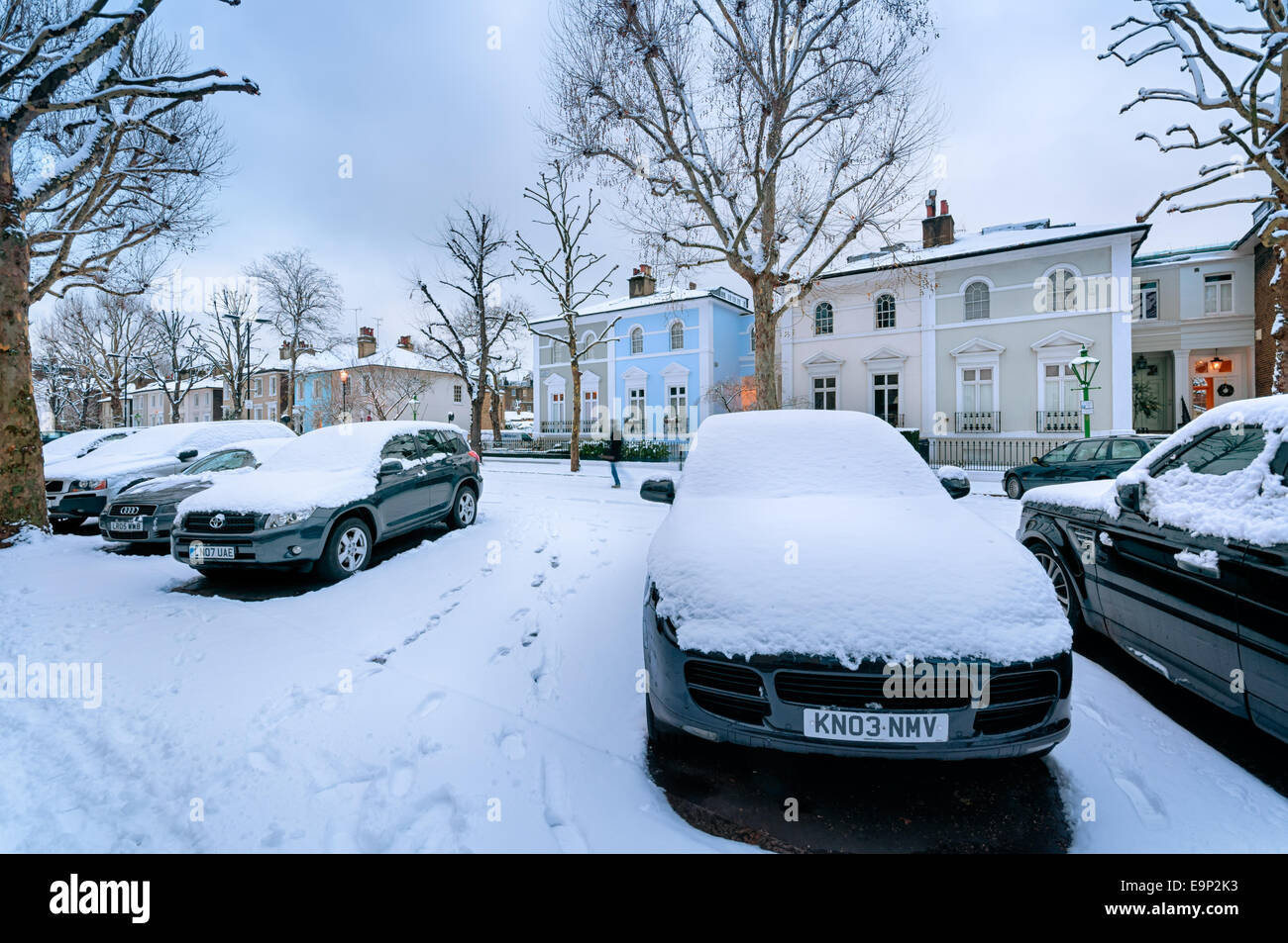 LONDON - ENGLAND, 18 DEC 2010: Snow covered, cosy street in Holland ...