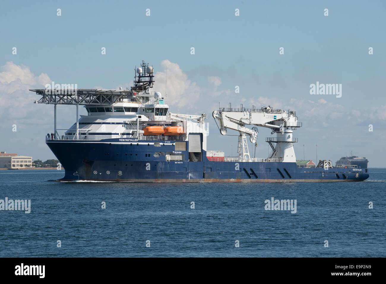 Rem Installer a multipurpose subsea ship underway on Pensacola Bay ...