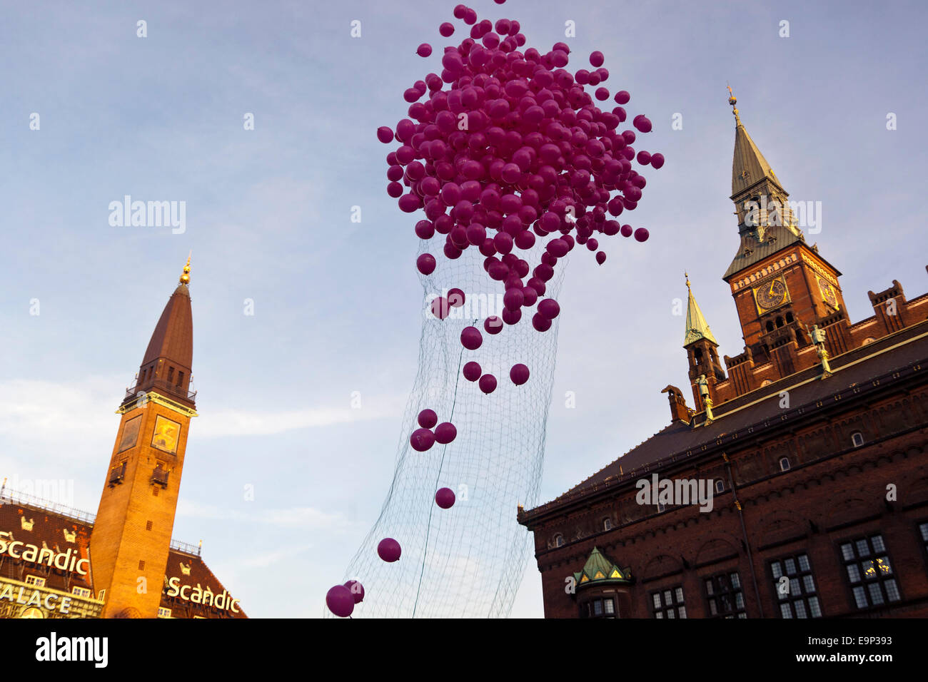 Copenhagen, Denmark. 30th October, 2014. Balloons flies to the sky and ...
