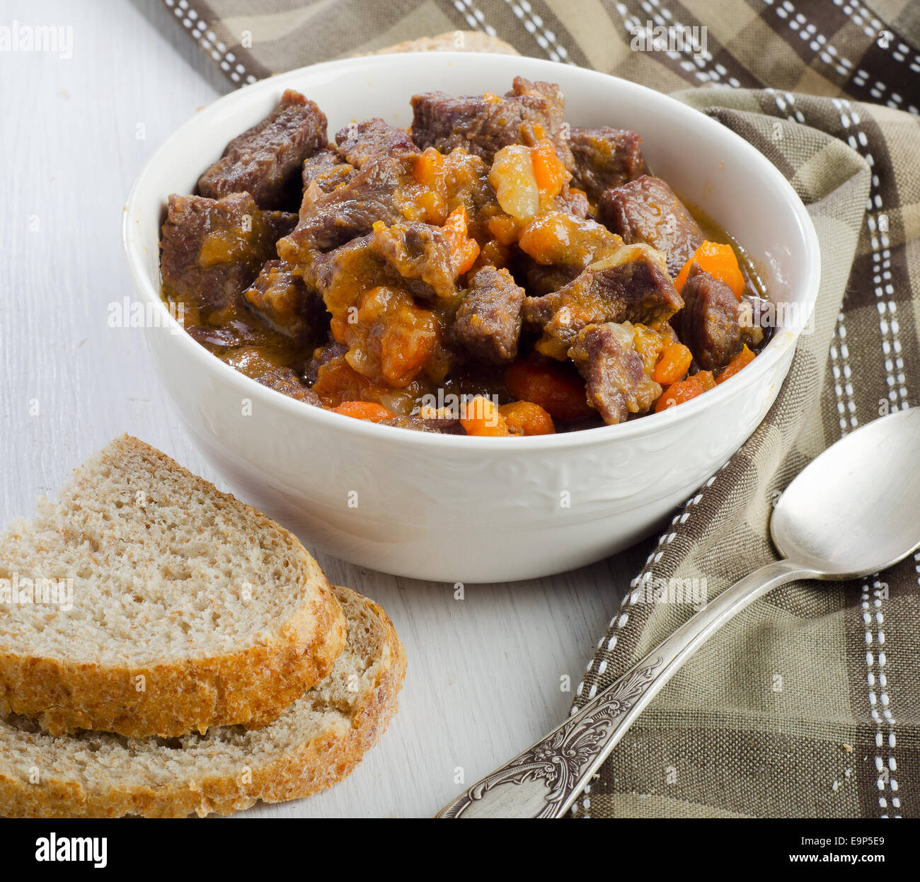 Bowl of beef stew. Selective focus Stock Photo - Alamy