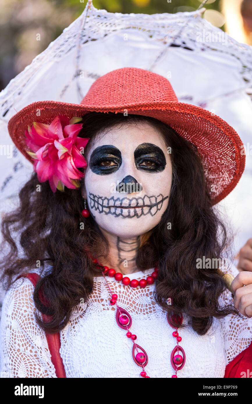 Oaxaca, Oaxaca, Mexico. 28th Oct, 2014. A woman dressed as Catrina, the ...