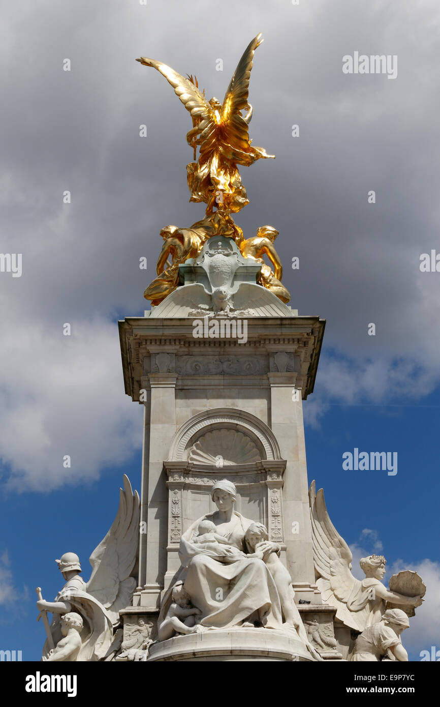 Rear of buckingham palace hi-res stock photography and images - Alamy