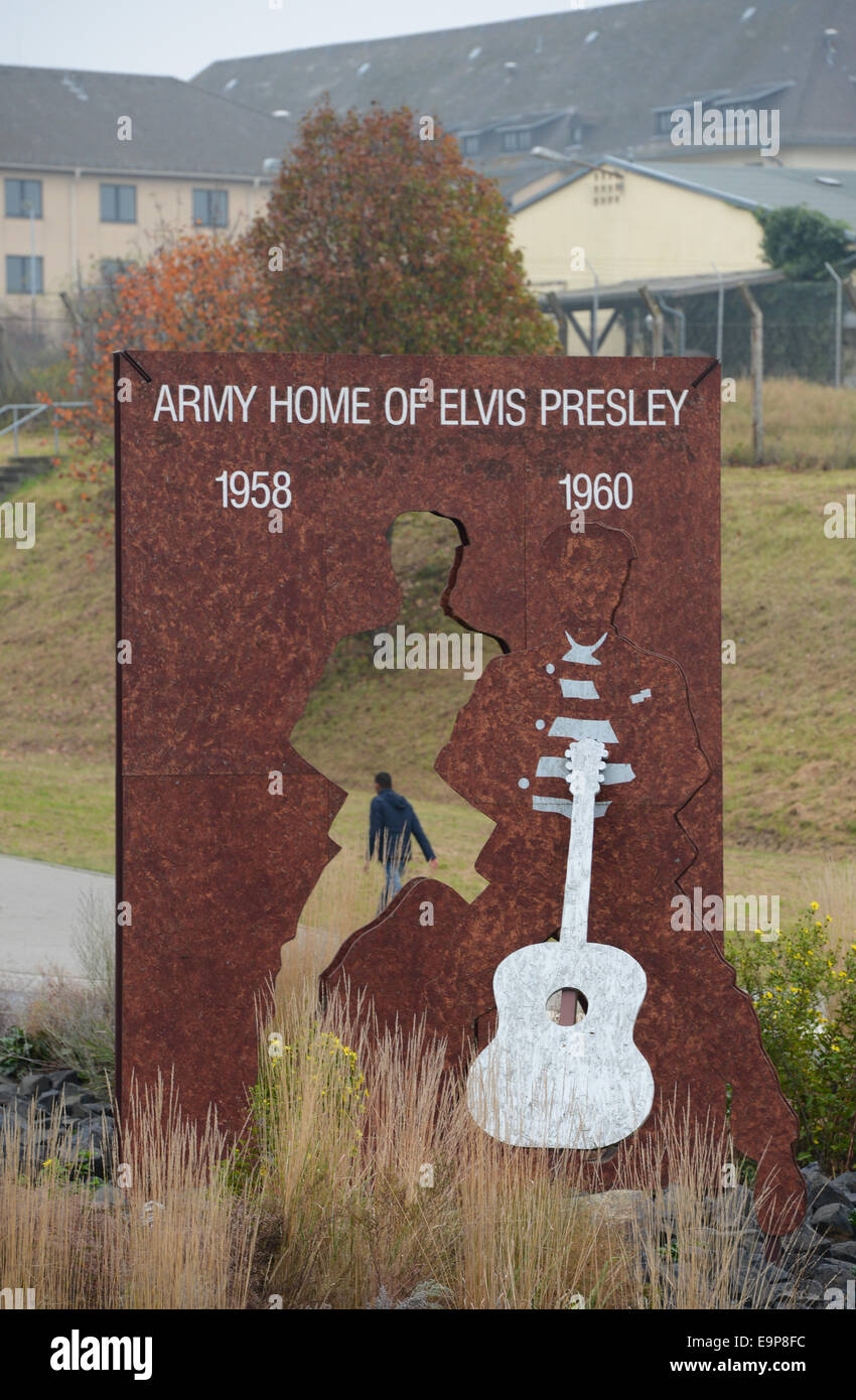 Elvis presley during army service hi-res stock photography and images ...