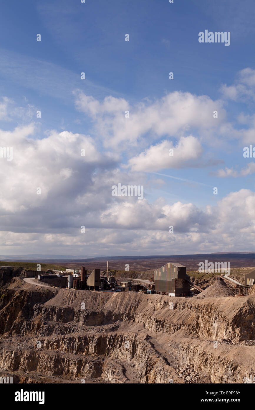 The Coldstone Cut is a piece of public art at Coldstone Quarry near ...