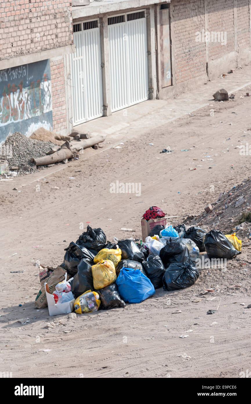 Heap of litter hi-res stock photography and images - Alamy