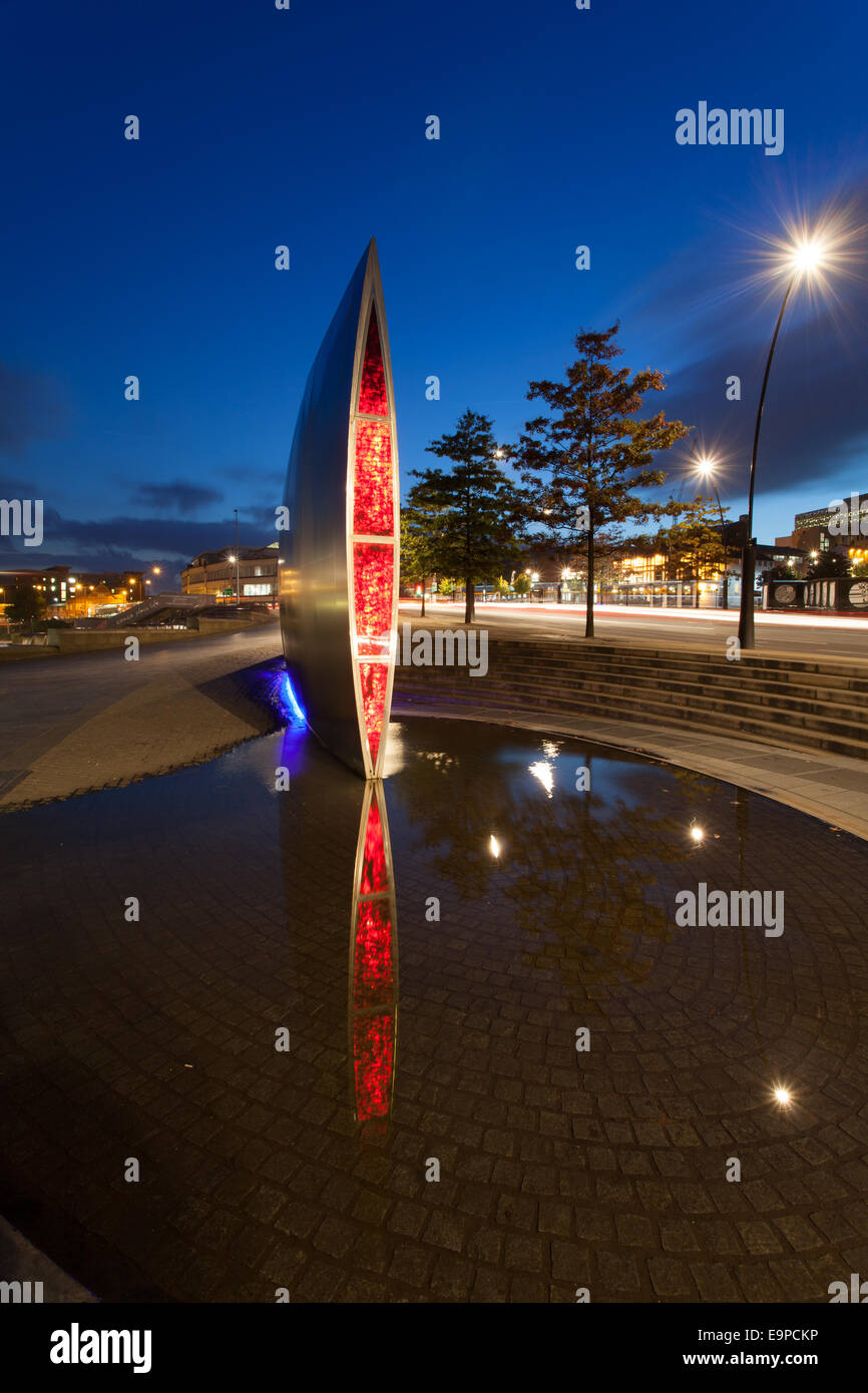 The Cutting Edge,a steel blade sculpture on Sheaf Square Sheffield ...