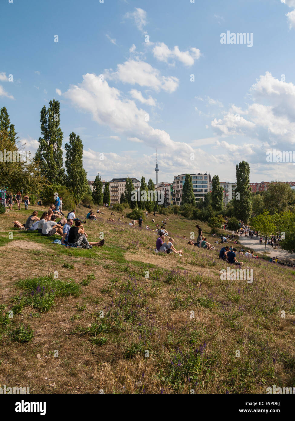 Mauerpark hi-res stock photography and images - Alamy