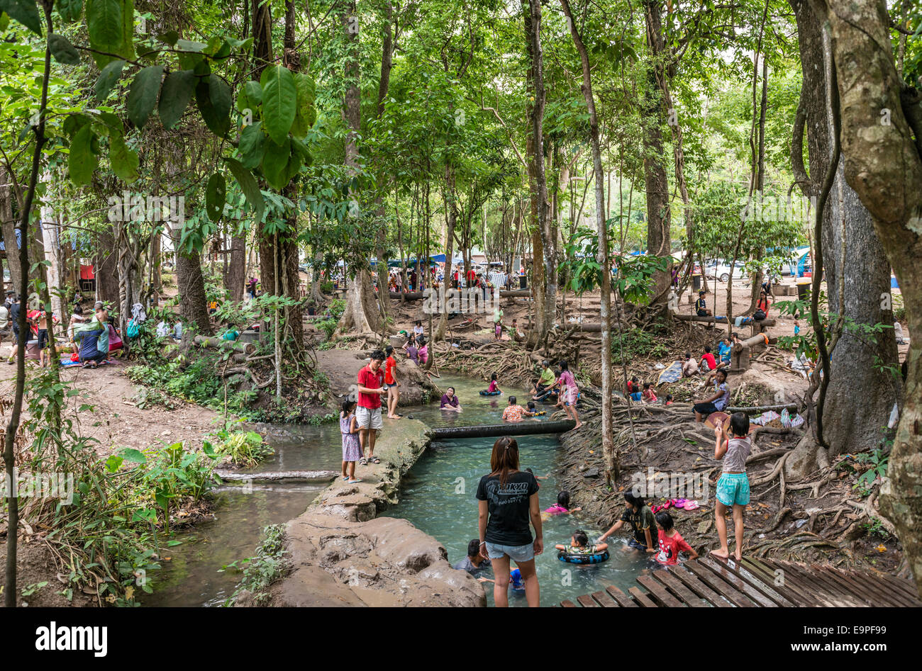 Thai families at the Nam Phut natural spring, Khao Yai, Thailand ...