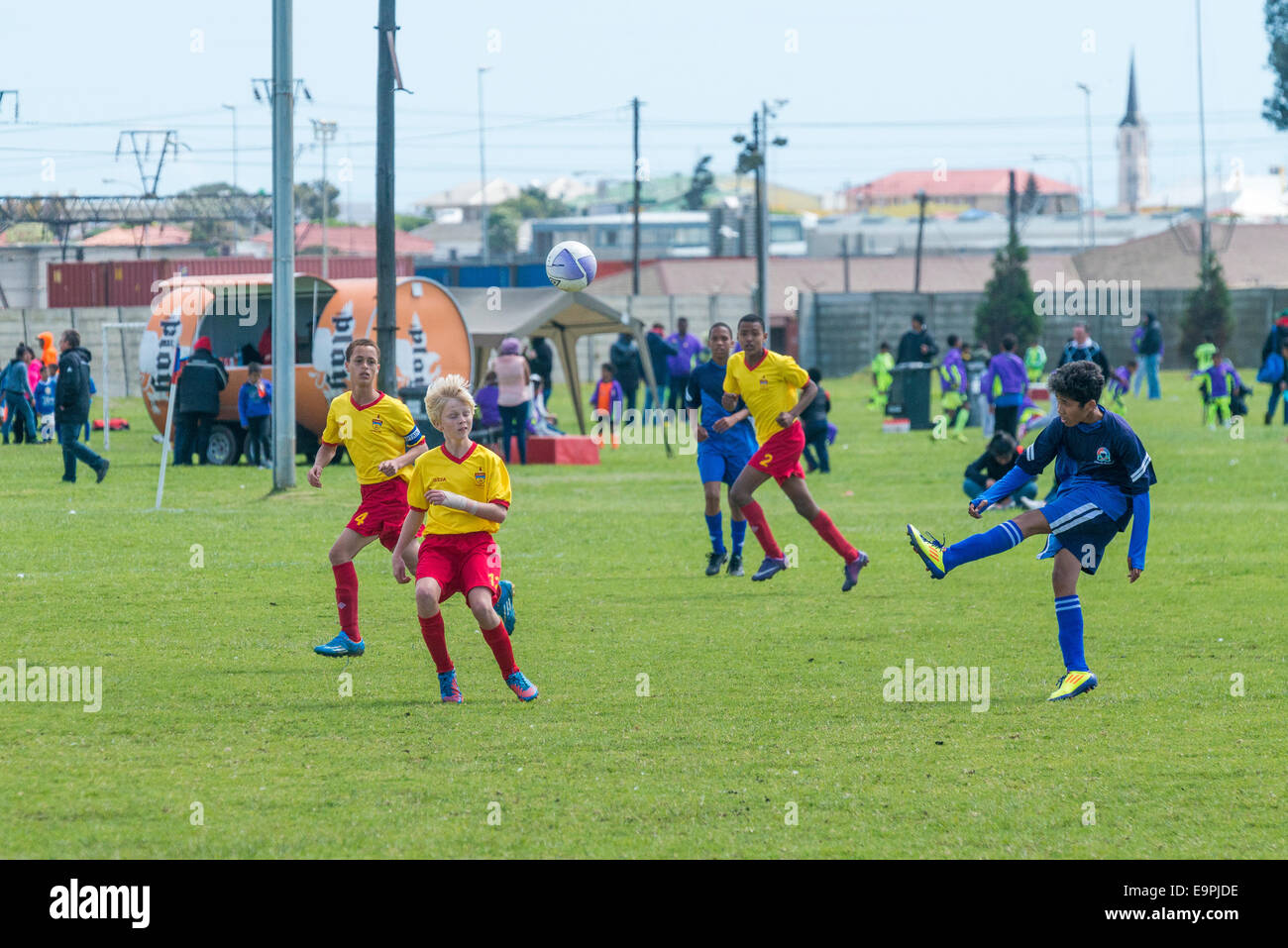 Young football team hi-res stock photography and images - Alamy