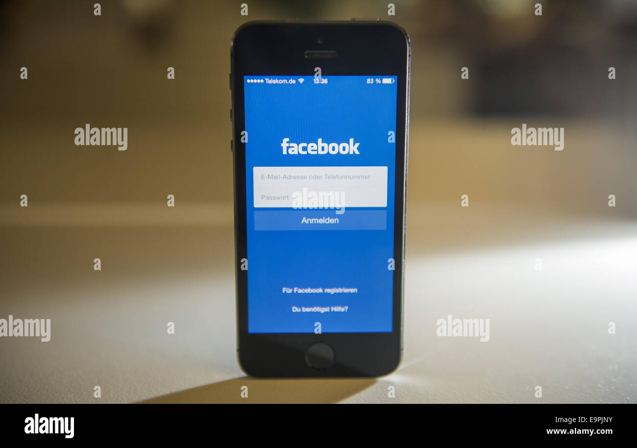 Photo illustration facebook logo hi-res stock photography and images ...