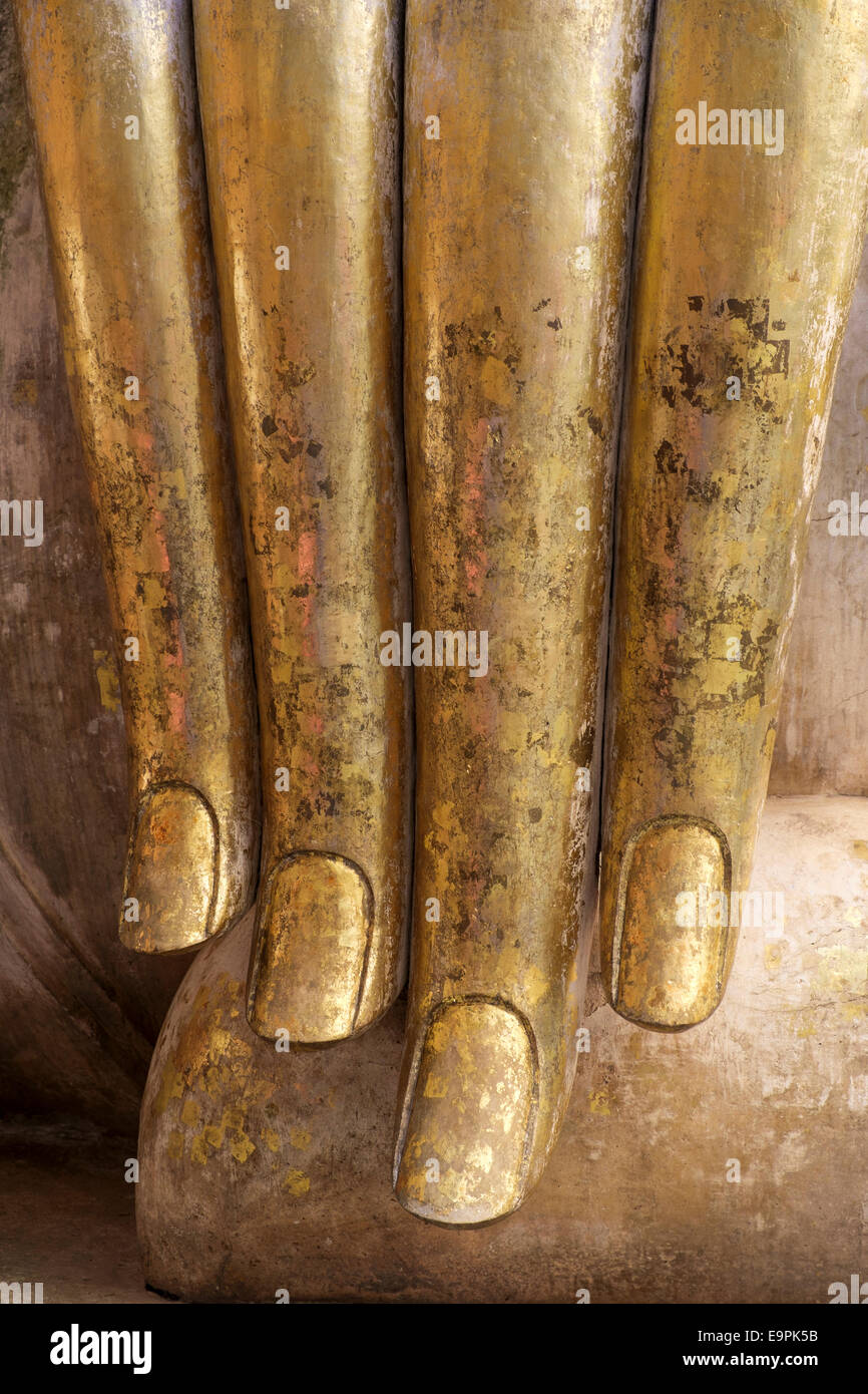 Buddha's right hand Phra Achana, Wat Si Chum, Thailand Stock Photo - Alamy