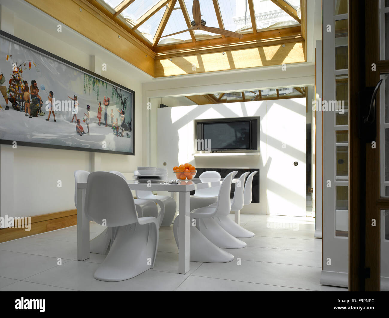 Conservatory dining table hi-res stock photography and images - Alamy