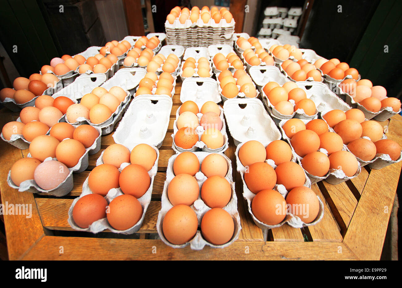Free range eggs market hi-res stock photography and images - Alamy
