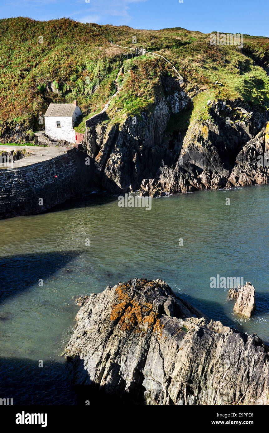 Harbour at porthgain hi-res stock photography and images - Alamy