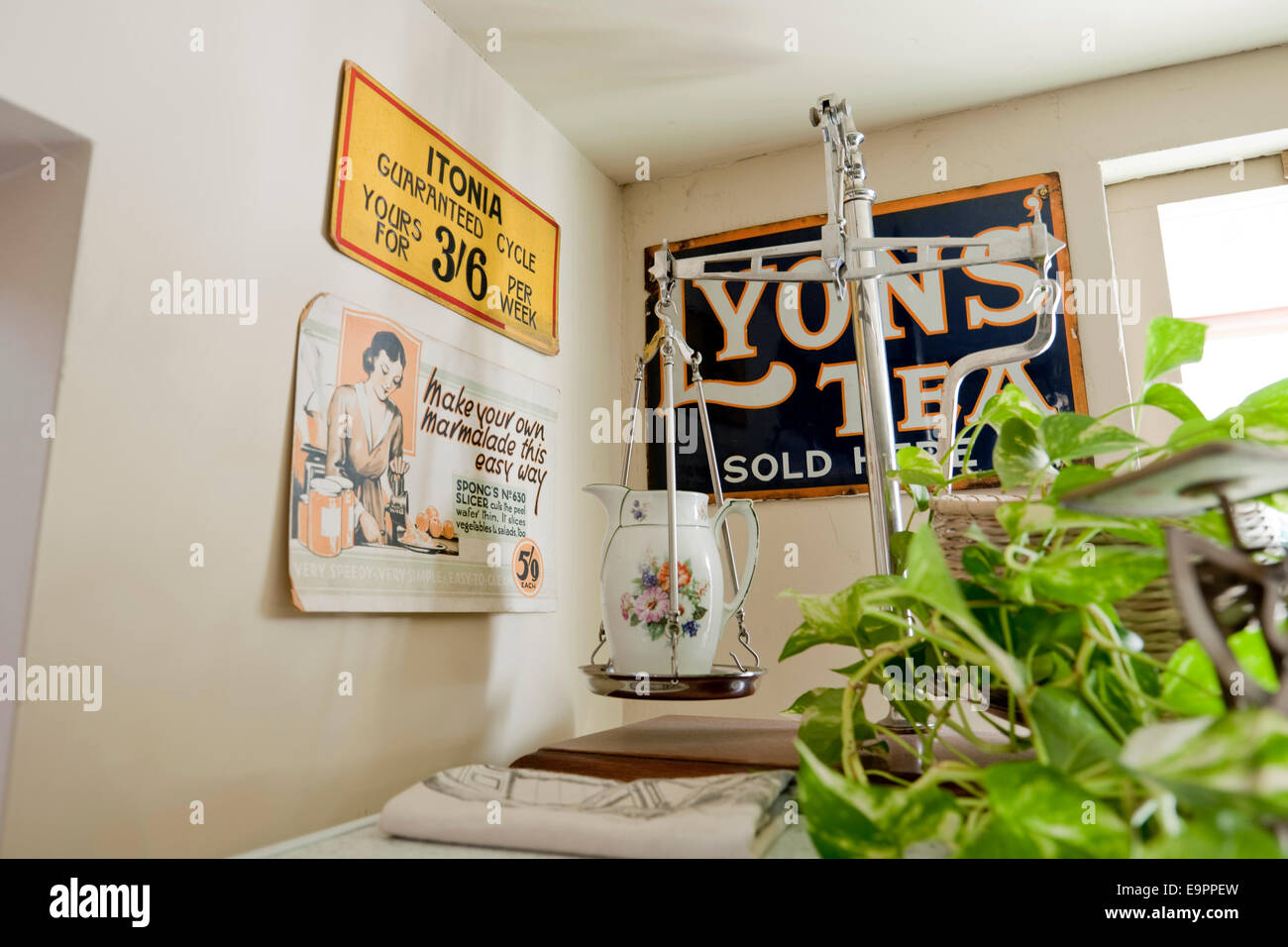 Lyons tea house hi-res stock photography and images - Alamy