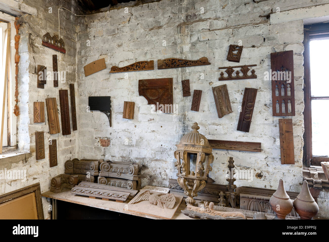 Various crafted wooden objects hi-res stock photography and images - Alamy