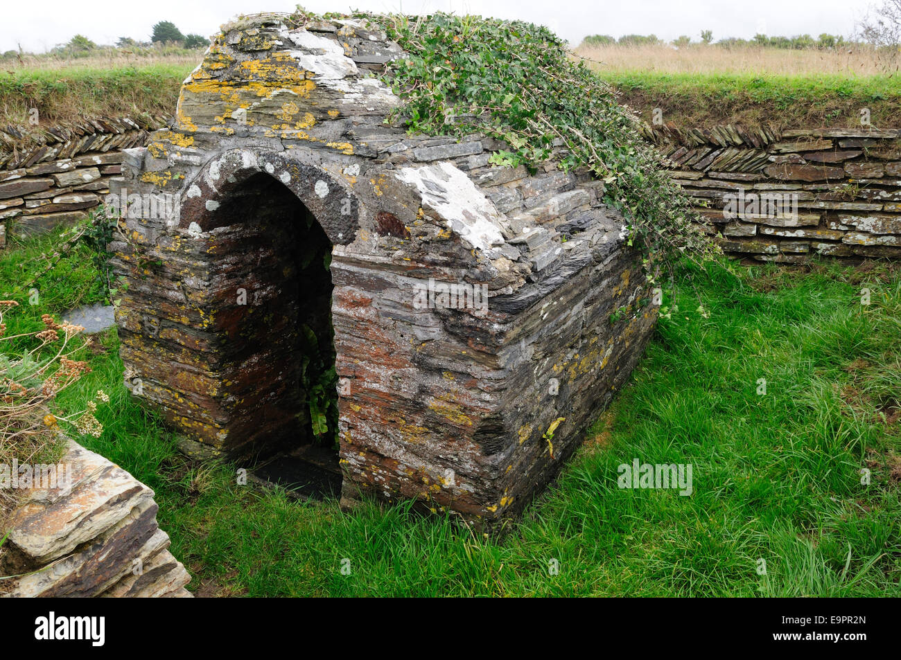 Holy well cornwall hi-res stock photography and images - Alamy