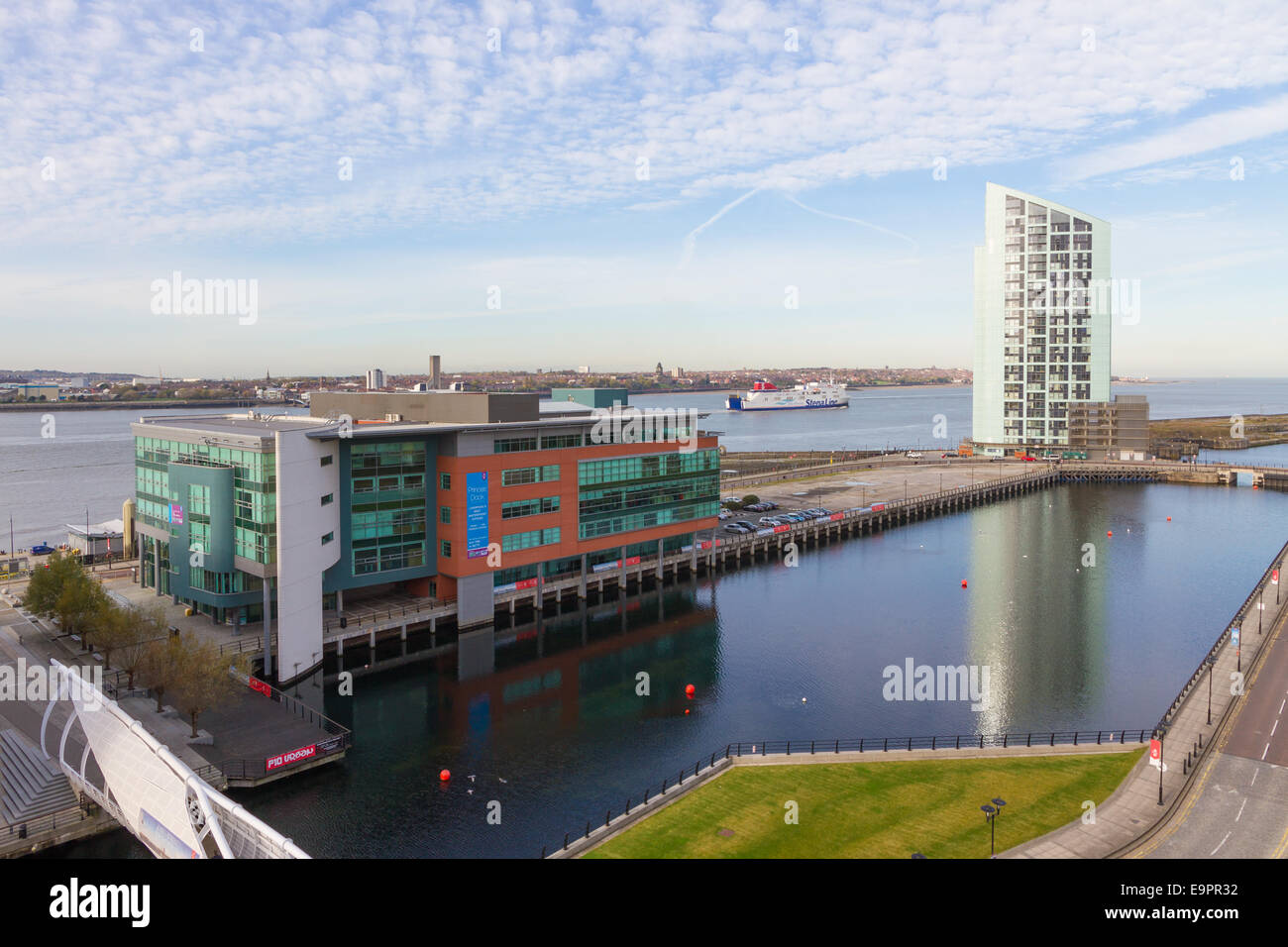 Alexandra dock hi-res stock photography and images - Alamy