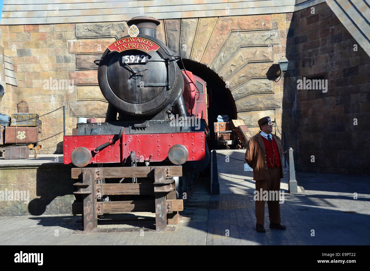Hogwarts Express inside the Wizarding World Of Harry Potter at ...