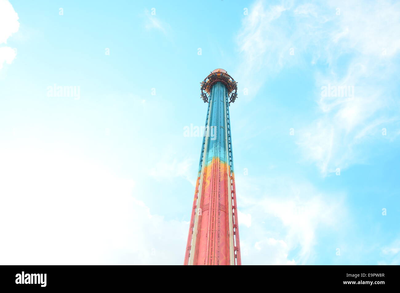 Drop tower hi-res stock photography and images - Alamy