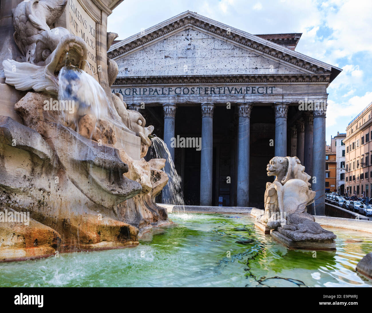 Sculpture outside pantheon hi-res stock photography and images - Alamy