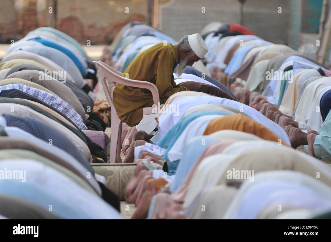 Multan, Pakistan. 31st Oct, 2014. Muslims offer Friday prayers at a ...