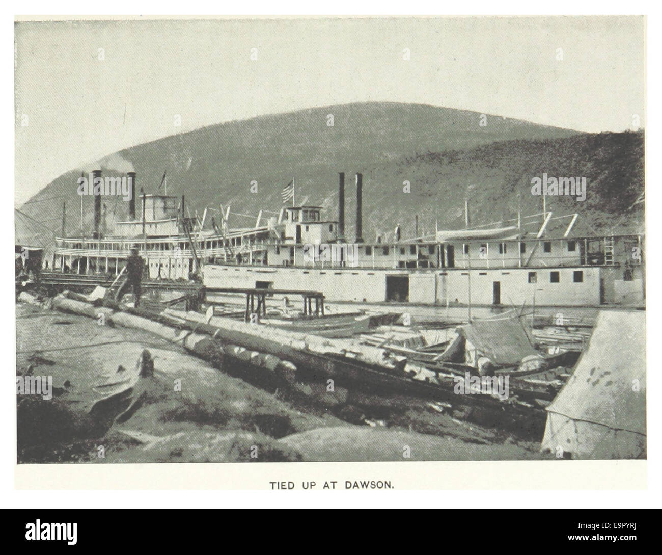 Vintage harbour scene hi-res stock photography and images - Alamy