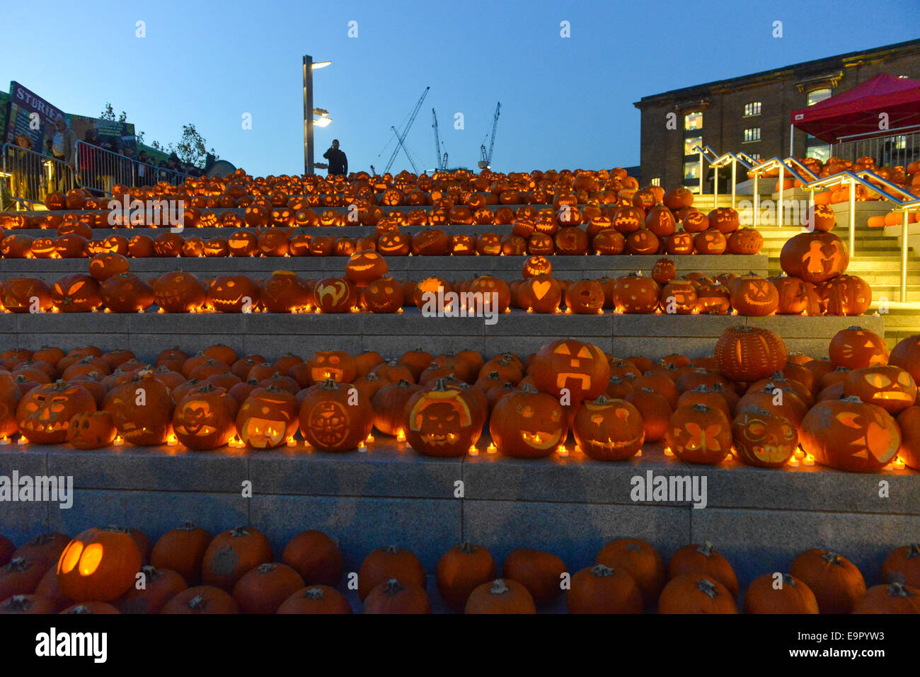 Canalside steps kings cross london hi-res stock photography and images ...