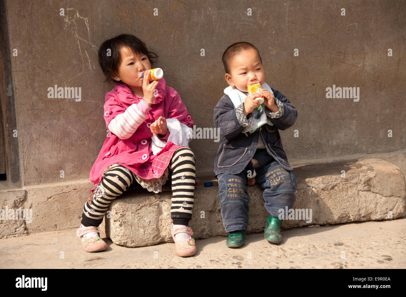 Chinese kids traditional clothing hi-res stock photography and images ...