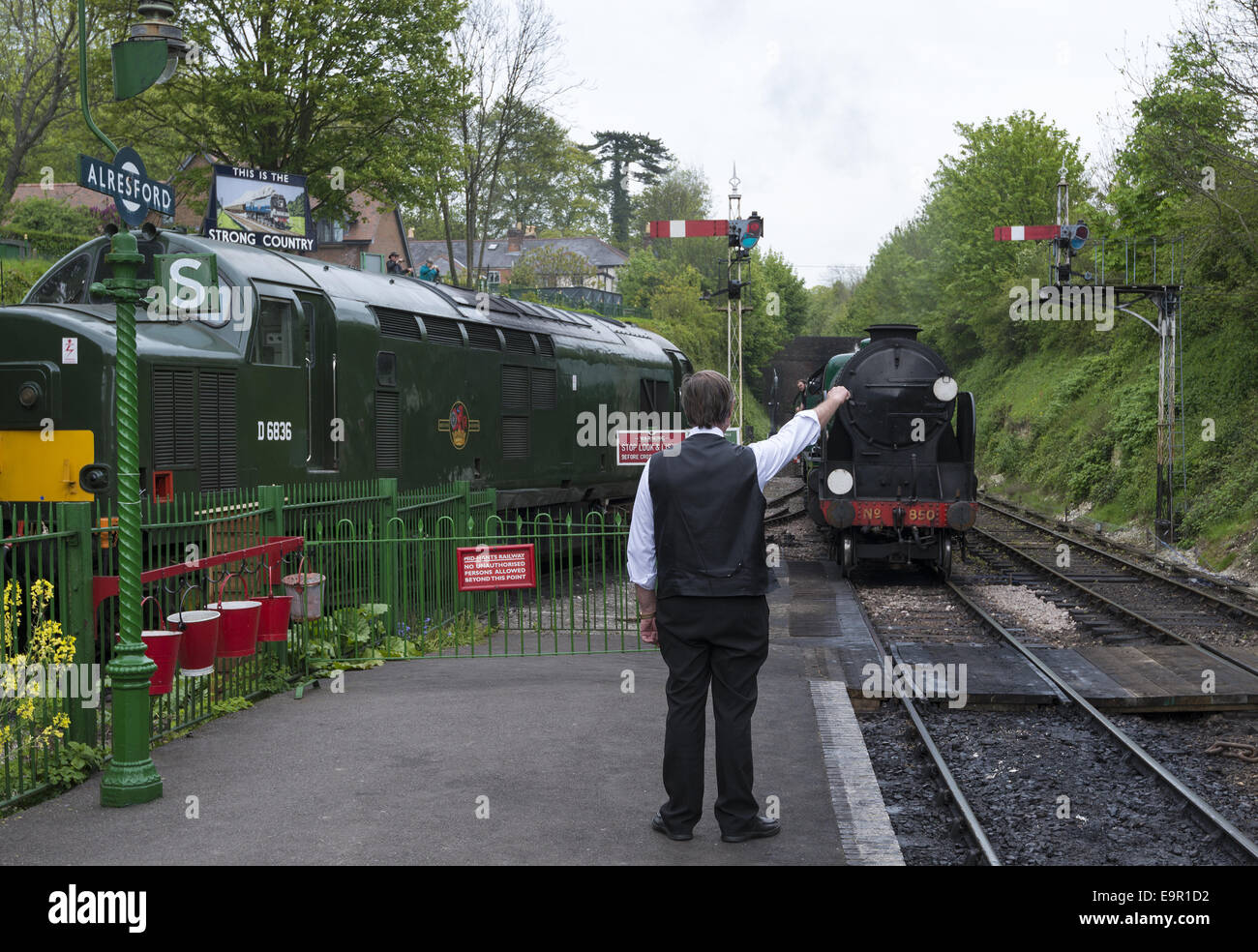 Train conductor uk historical hi-res stock photography and images - Alamy
