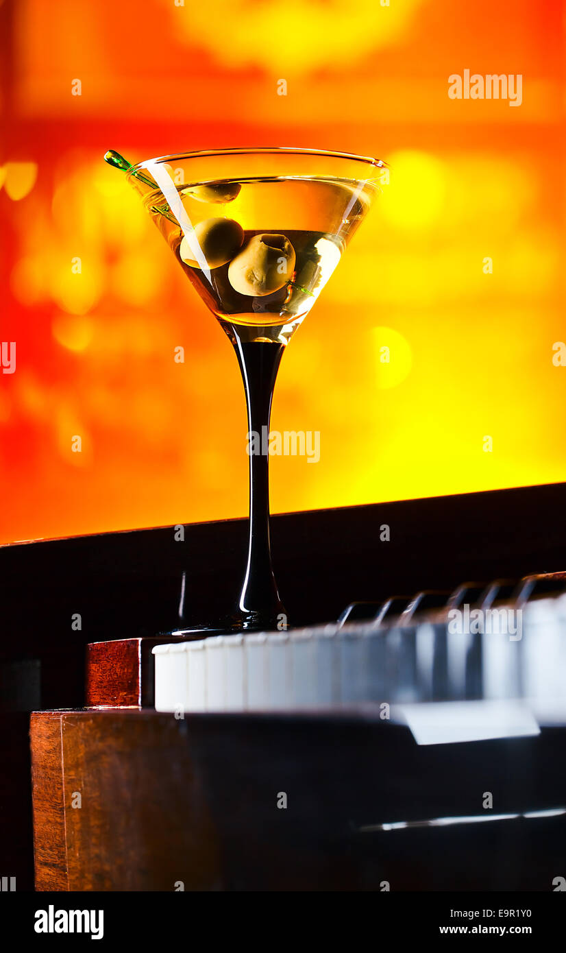 Glass martini piano olive hi-res stock photography and images - Alamy