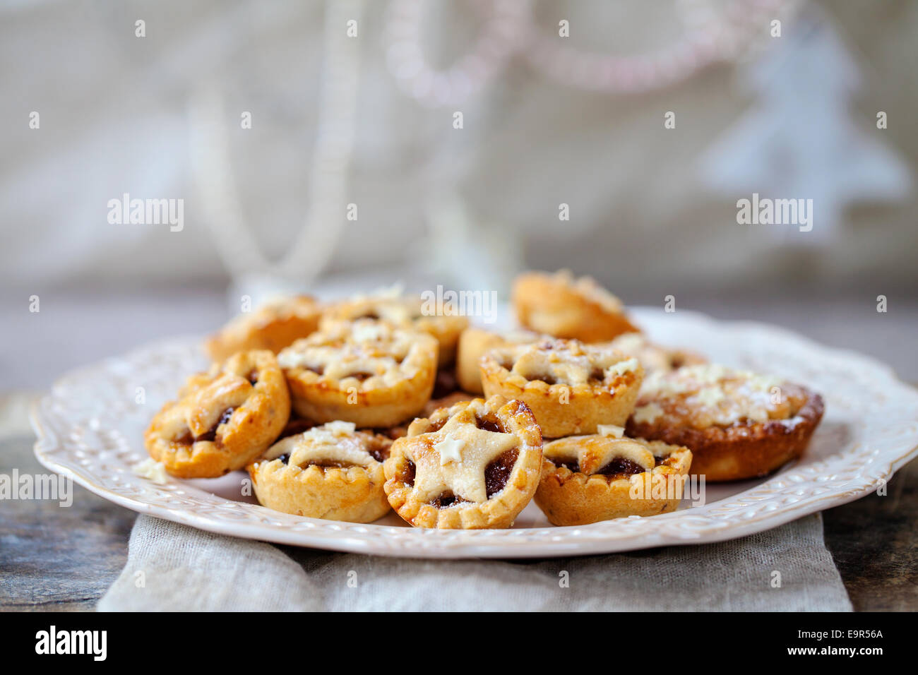 Mince pies hi-res stock photography and images - Alamy