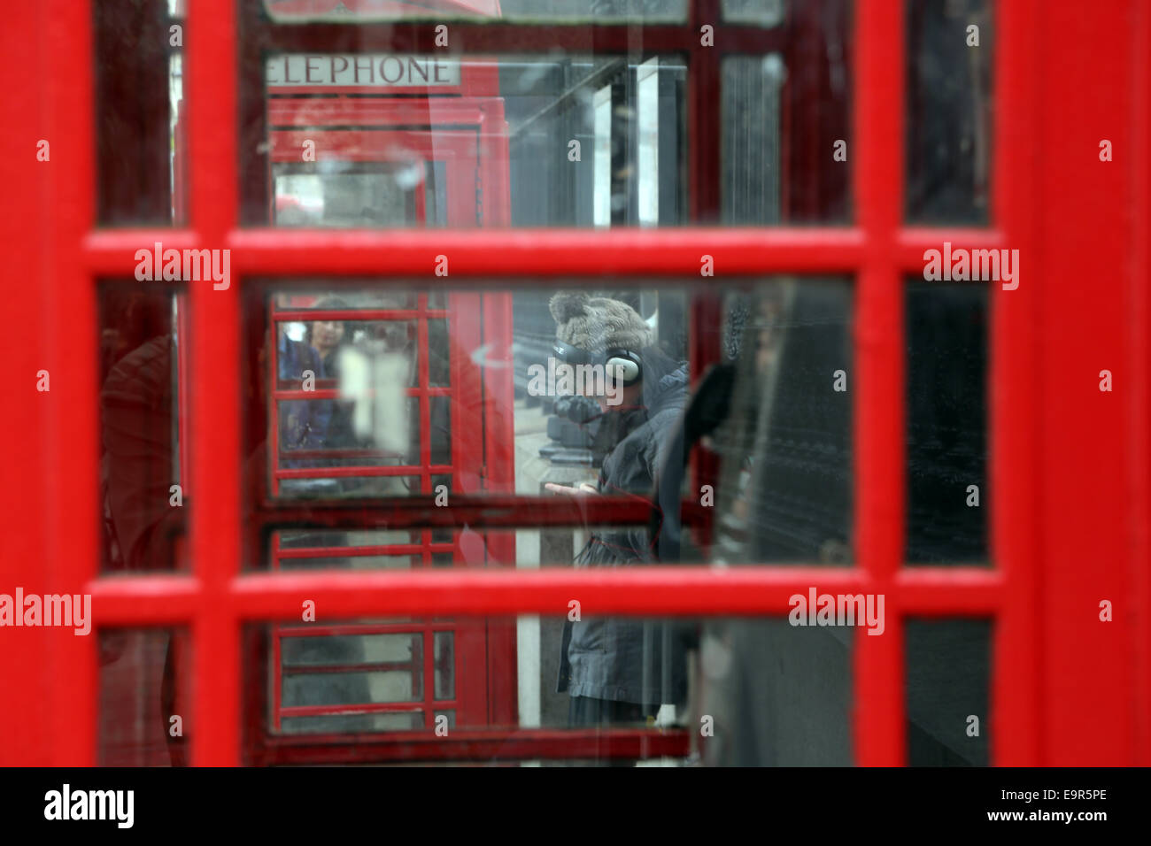 London, England, telephone booth Stock Photo - Alamy
