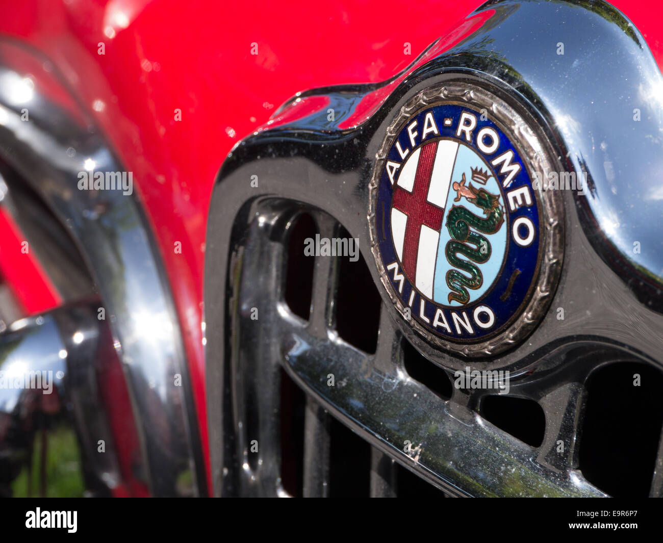 Alfa romeo badge hi-res stock photography and images - Alamy