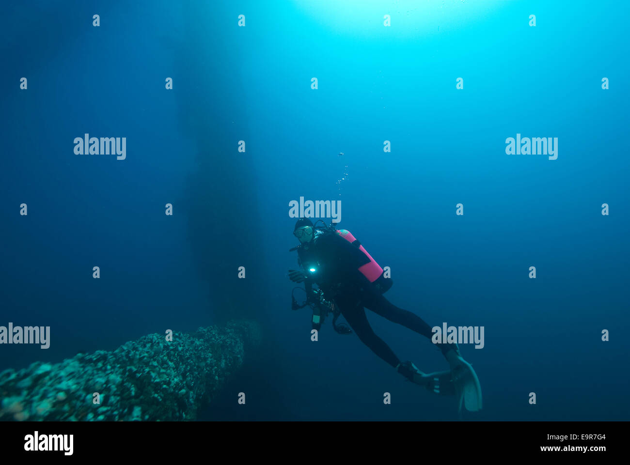 Scuba Diver Oil Rig High Resolution Stock Photography and Images - Alamy