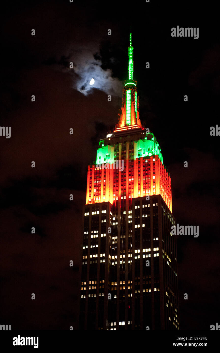 Manhattan, New York, USA. 31st Oct, 2014. The Empire State Building ...
