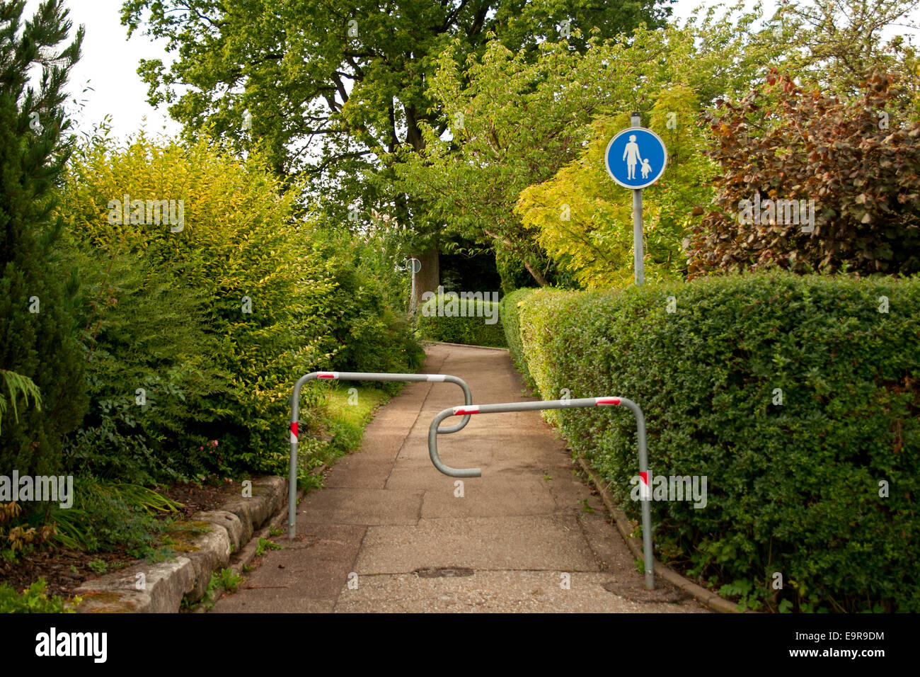 Walkway for pedestrians Stock Photo - Alamy