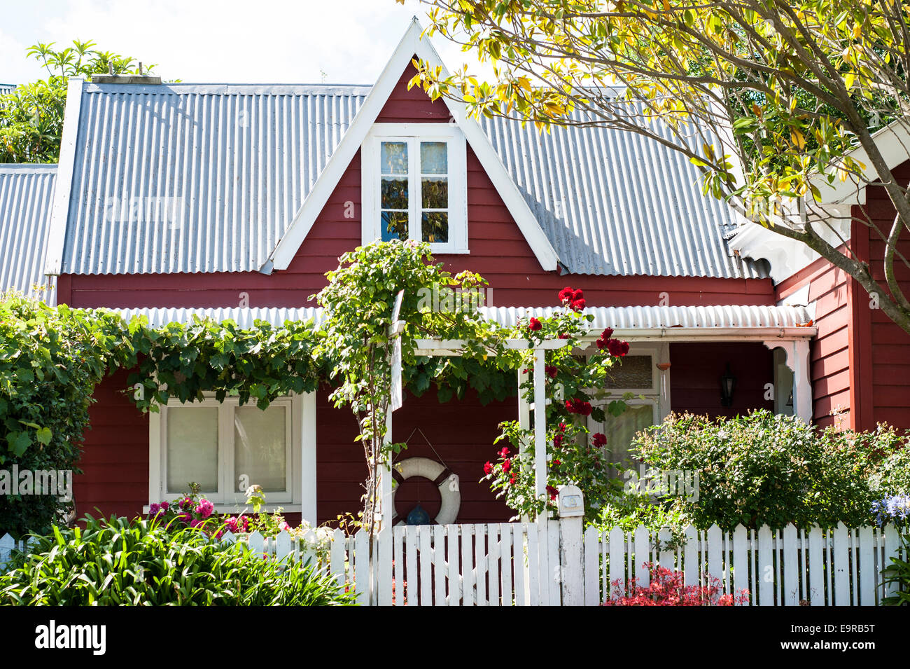 Colonial fence hi-res stock photography and images - Alamy