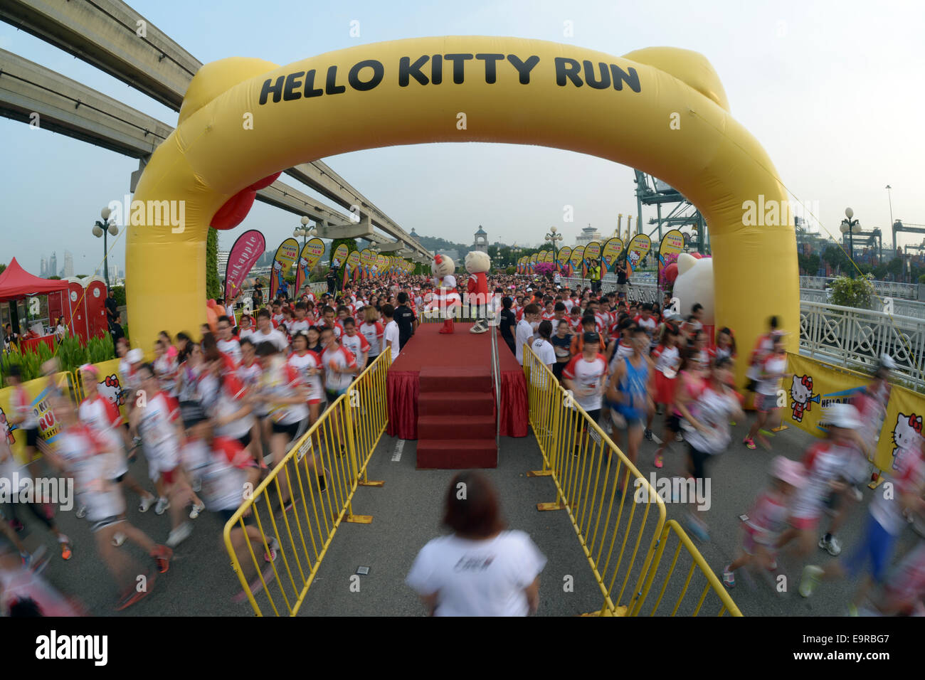 Singapore. 1st Nov, 2014. Hello Kitty fans attend the Hello Kitty Run ...