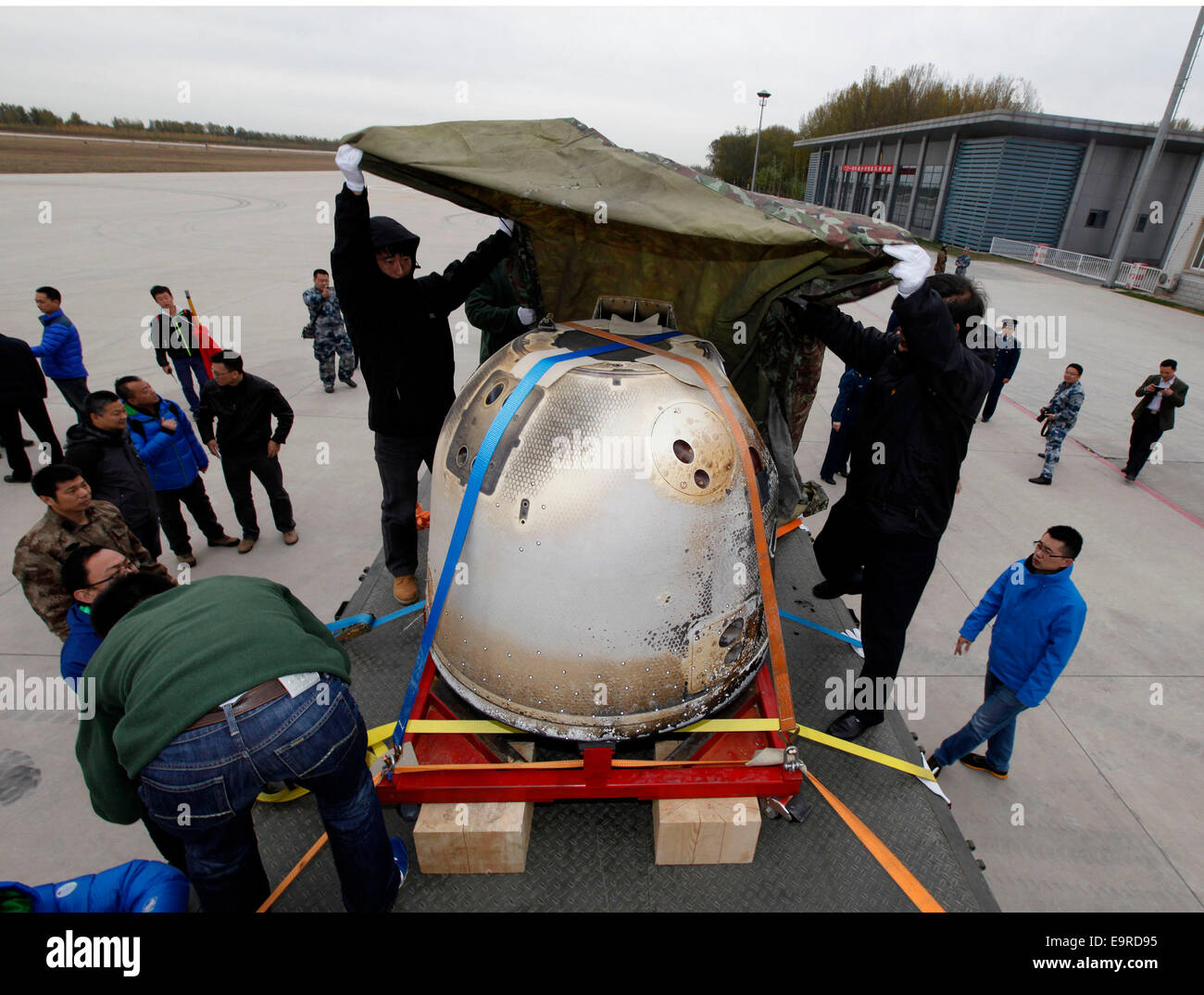 Transfer capsule hi-res stock photography and images - Alamy