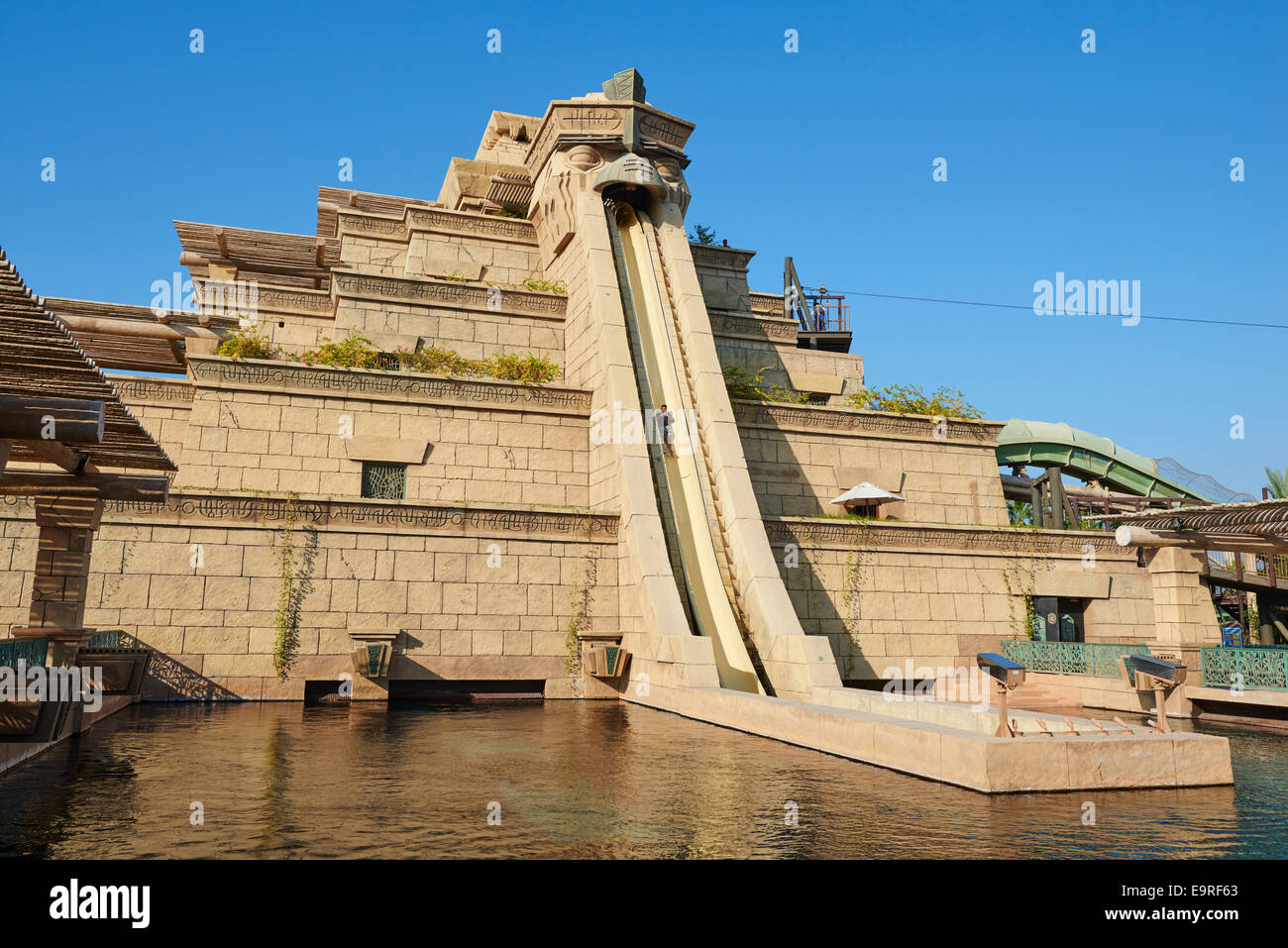The Tower Of Neptune Water Slide At The Aquaventure Waterpark The ...