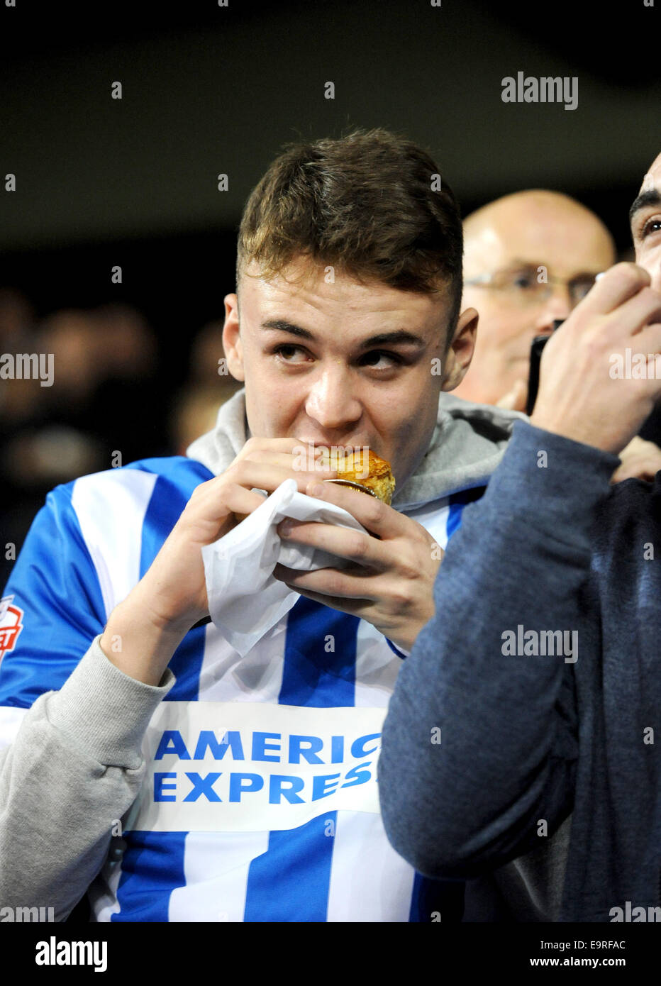 Man eating pie football match hi-res stock photography and images - Alamy
