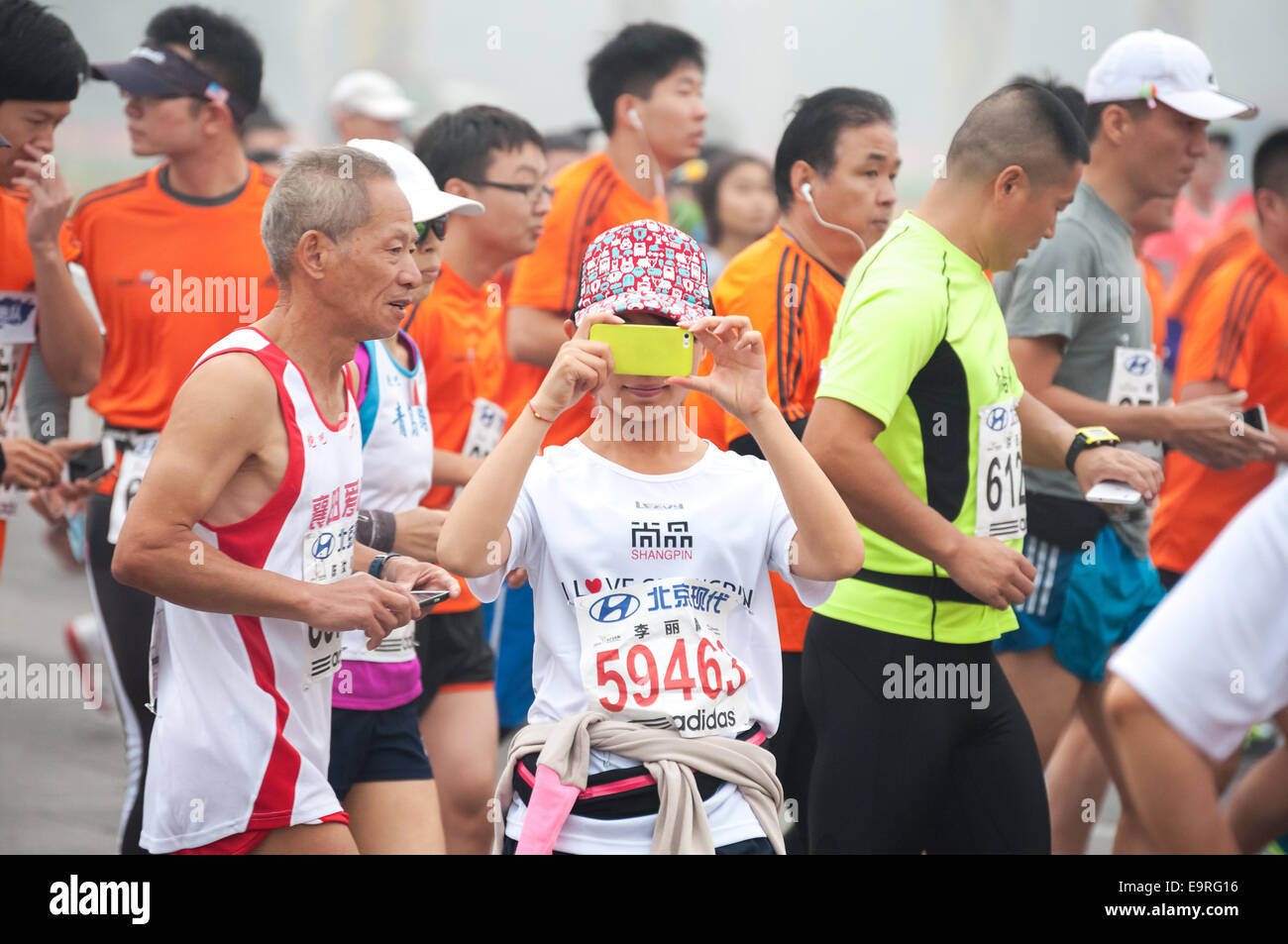 Marathon runners female hi-res stock photography and images - Alamy