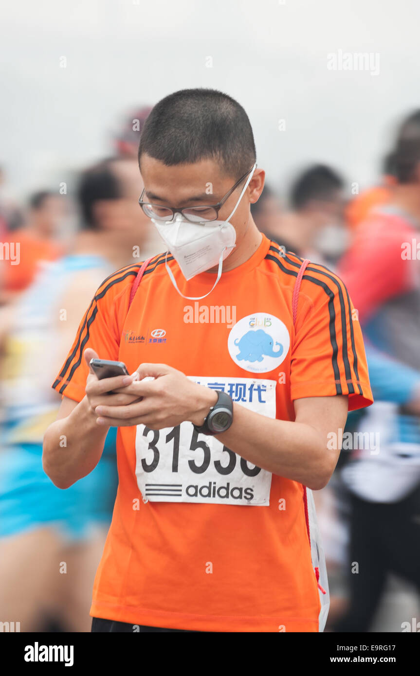 Runner in a mask hi-res stock photography and images - Alamy